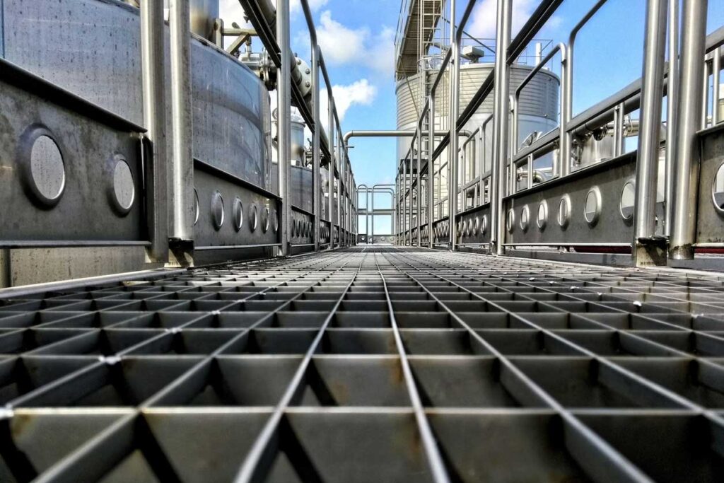Heavy-Duty Steel Bar Grating - The Complete Guide - Borden Gratings